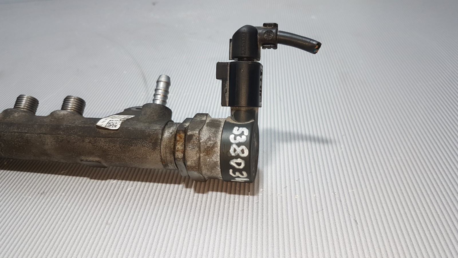 SENZOR PRITISKA GORIVA VW PASSAT B6 > 05-10 057130764H