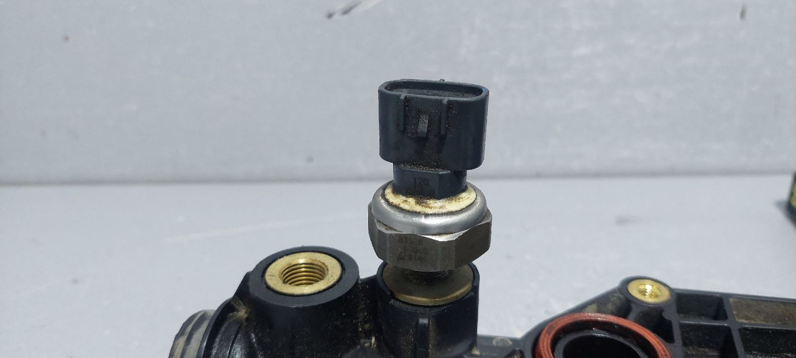 SENZOR PRITISKA ULJA TOYOTA AVENSIS > 09-11 8352060060