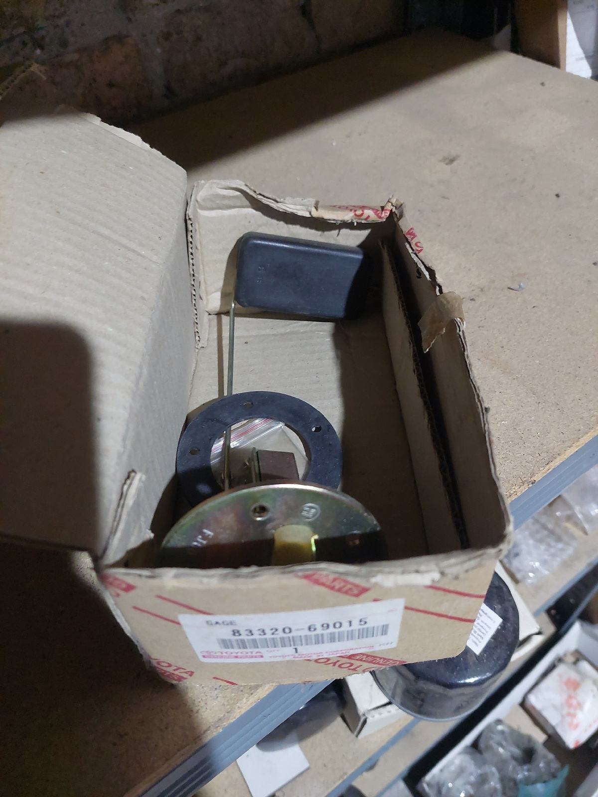 TOYOTA Land Cruiseru SKLOP MJERAČA, PLOVAK GORIVA 8332069015