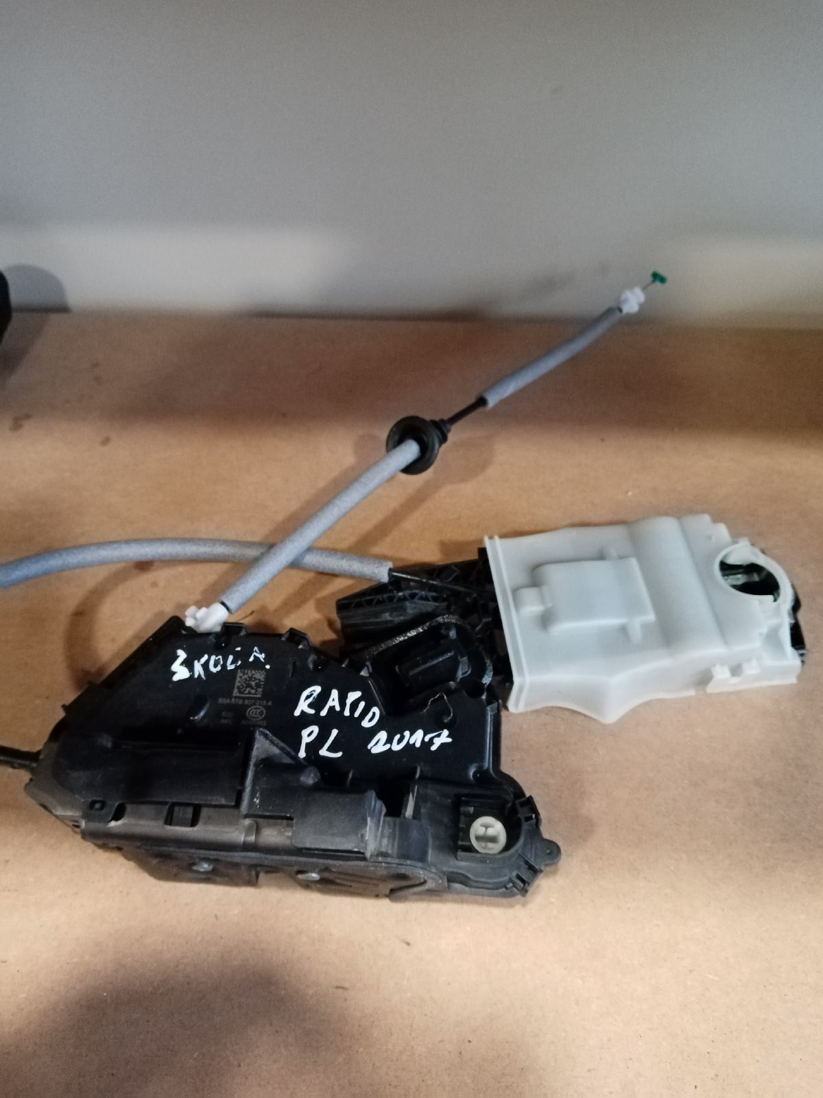 Škoda Rapid prednja lijeva brava 5TB837015A