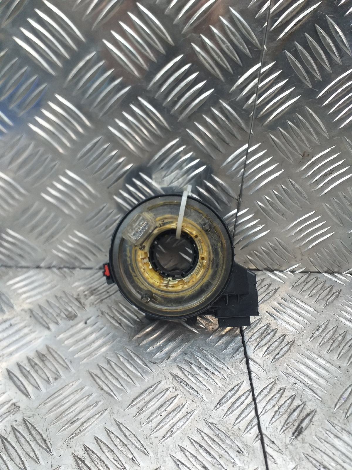 VOLKSWAGEN PASSAT B6 ZAVOJNICA VOLANA 3C0959653B