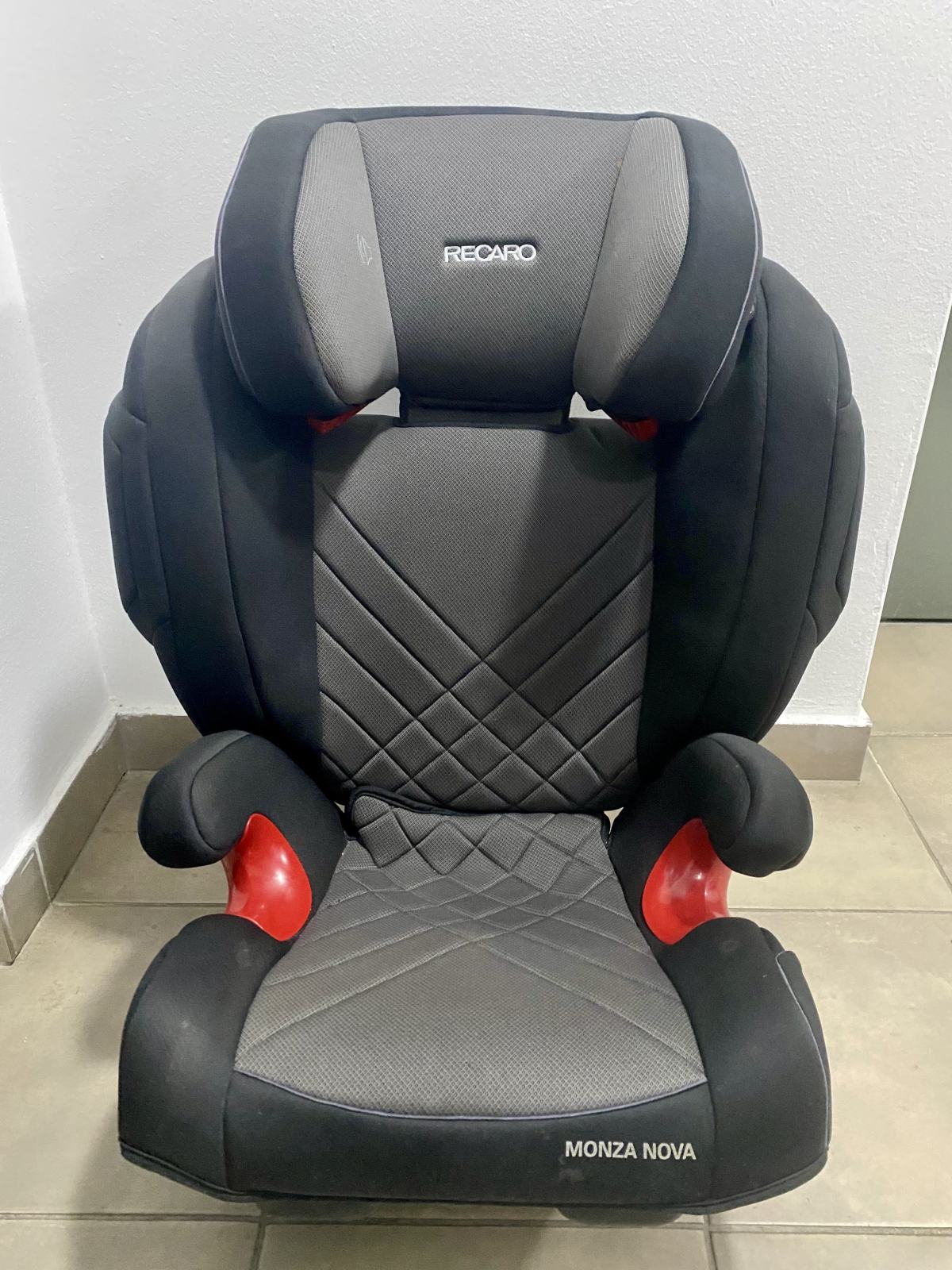 Autosjedalica Recaro Monza Nova 2- sa integriranim zvučnicima