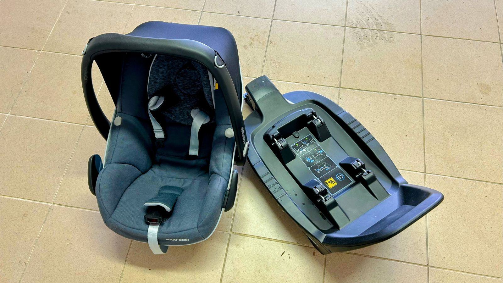 Maxi Cosi Pebble Pro jaje i FamilyFix2 ISOFIX baza