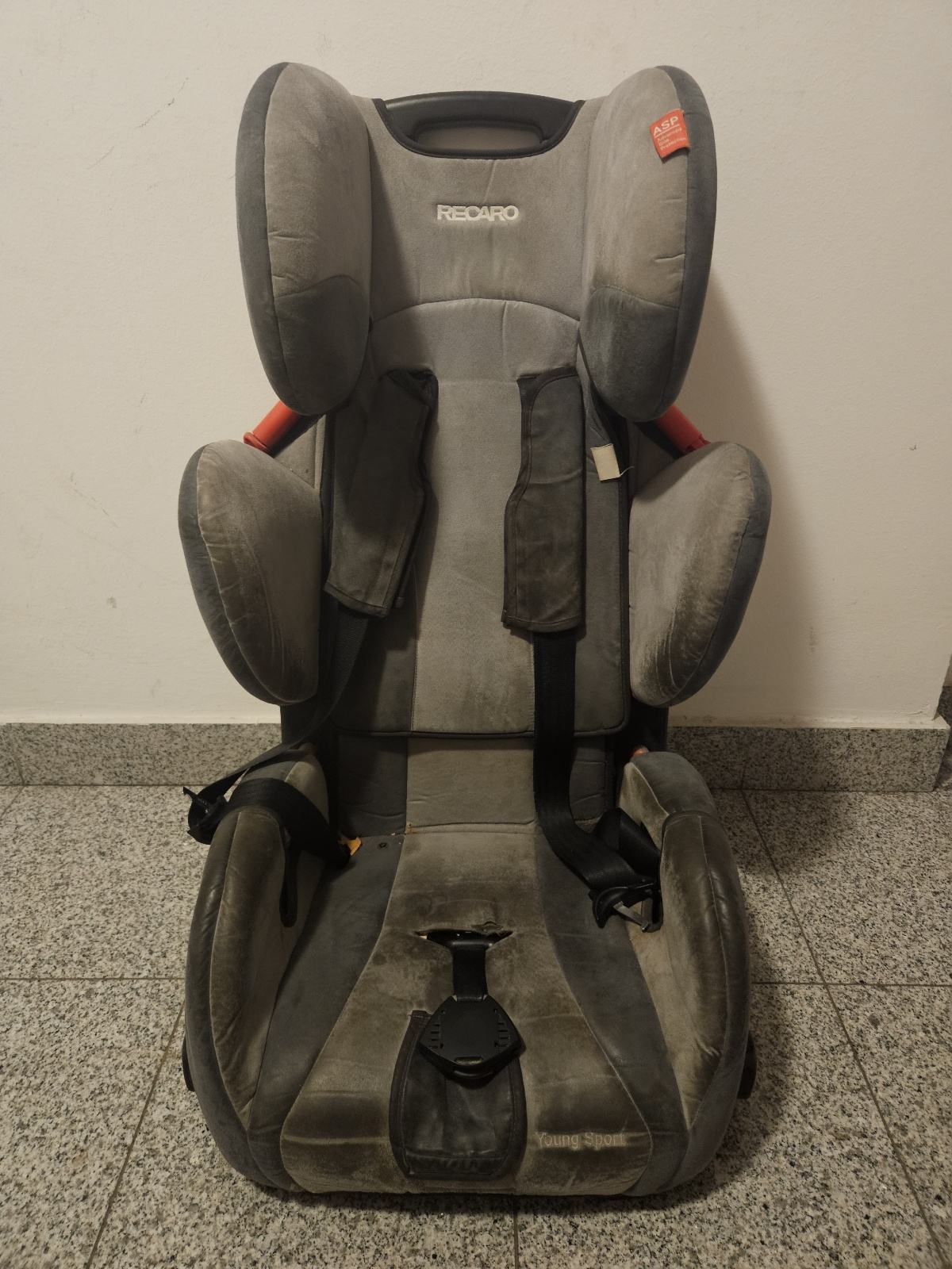 prodajem se auto sjedalicu Recaro