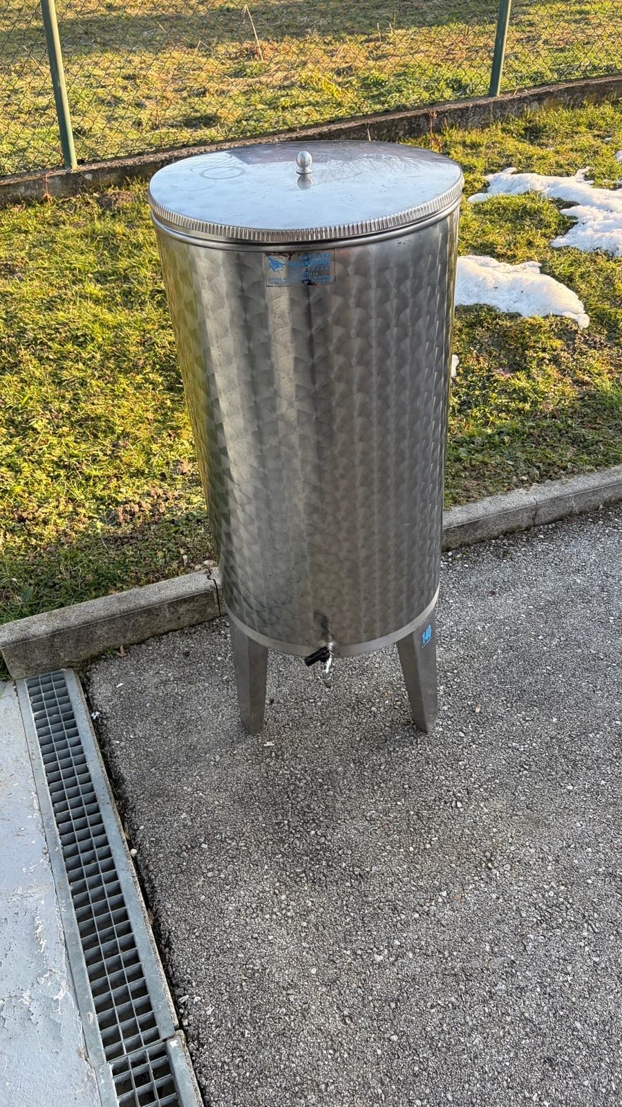 Inox bačva / posuda 140 L s pipom