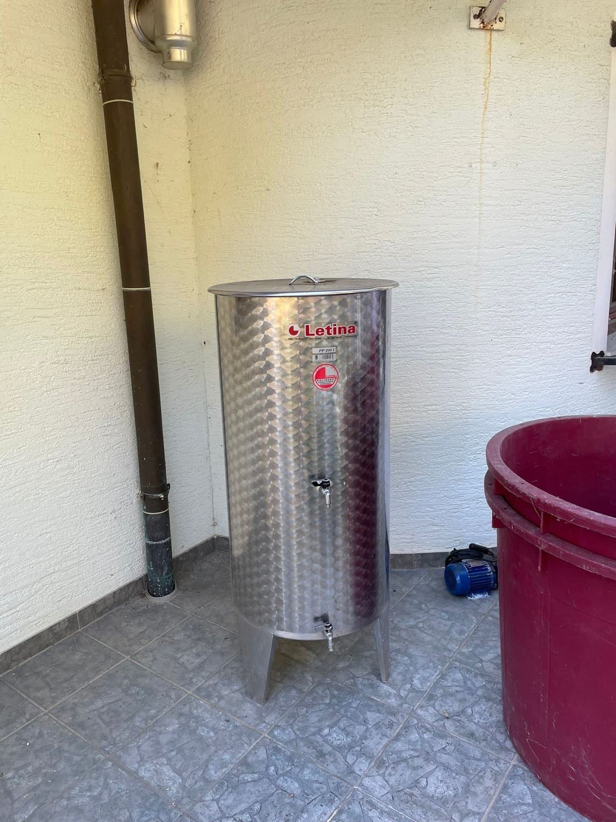 Inox Letina 200l, bacva za vino, stroj za presanje grozđa, kaca
