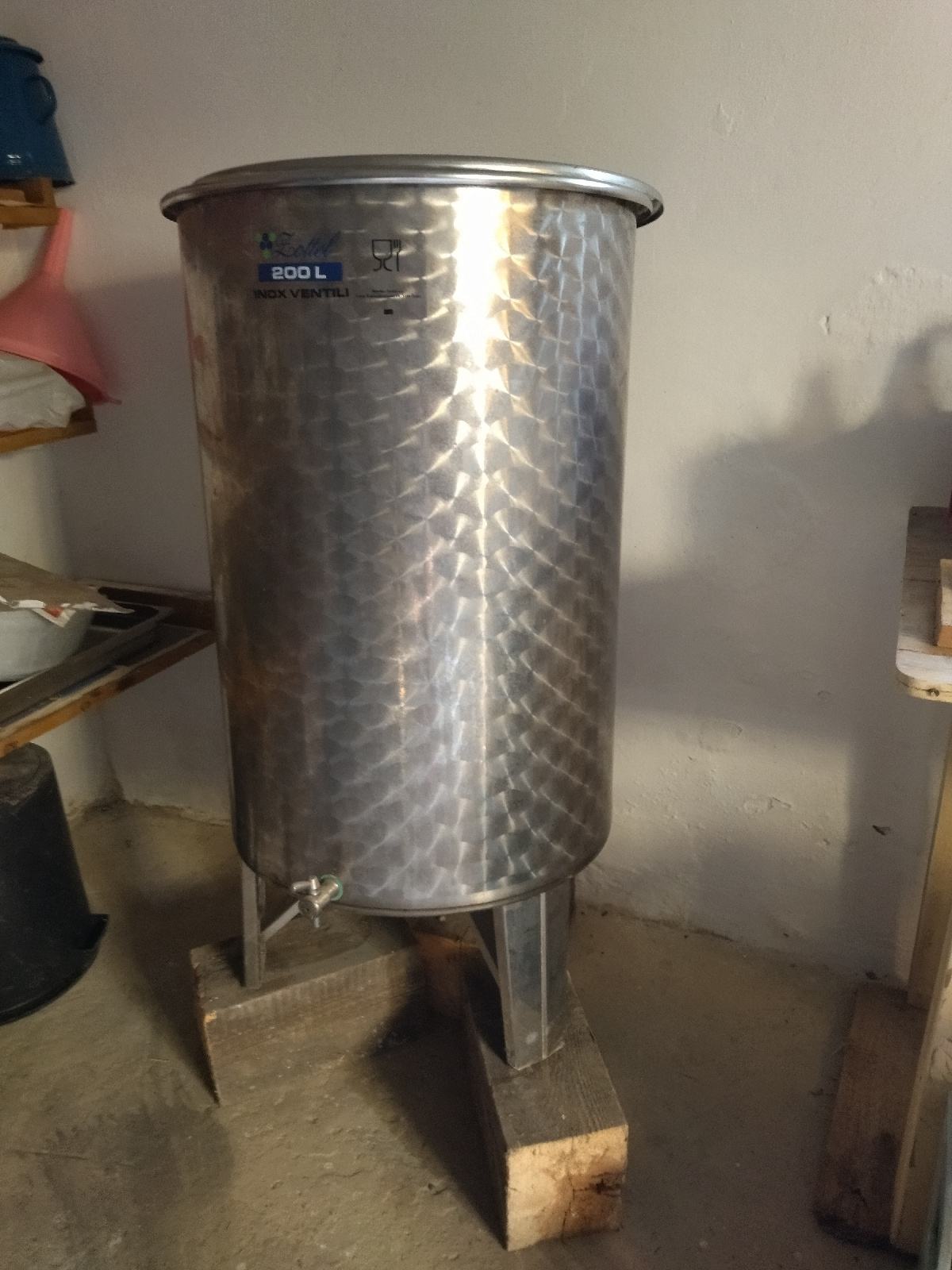 inox posuda za čuvanje vina