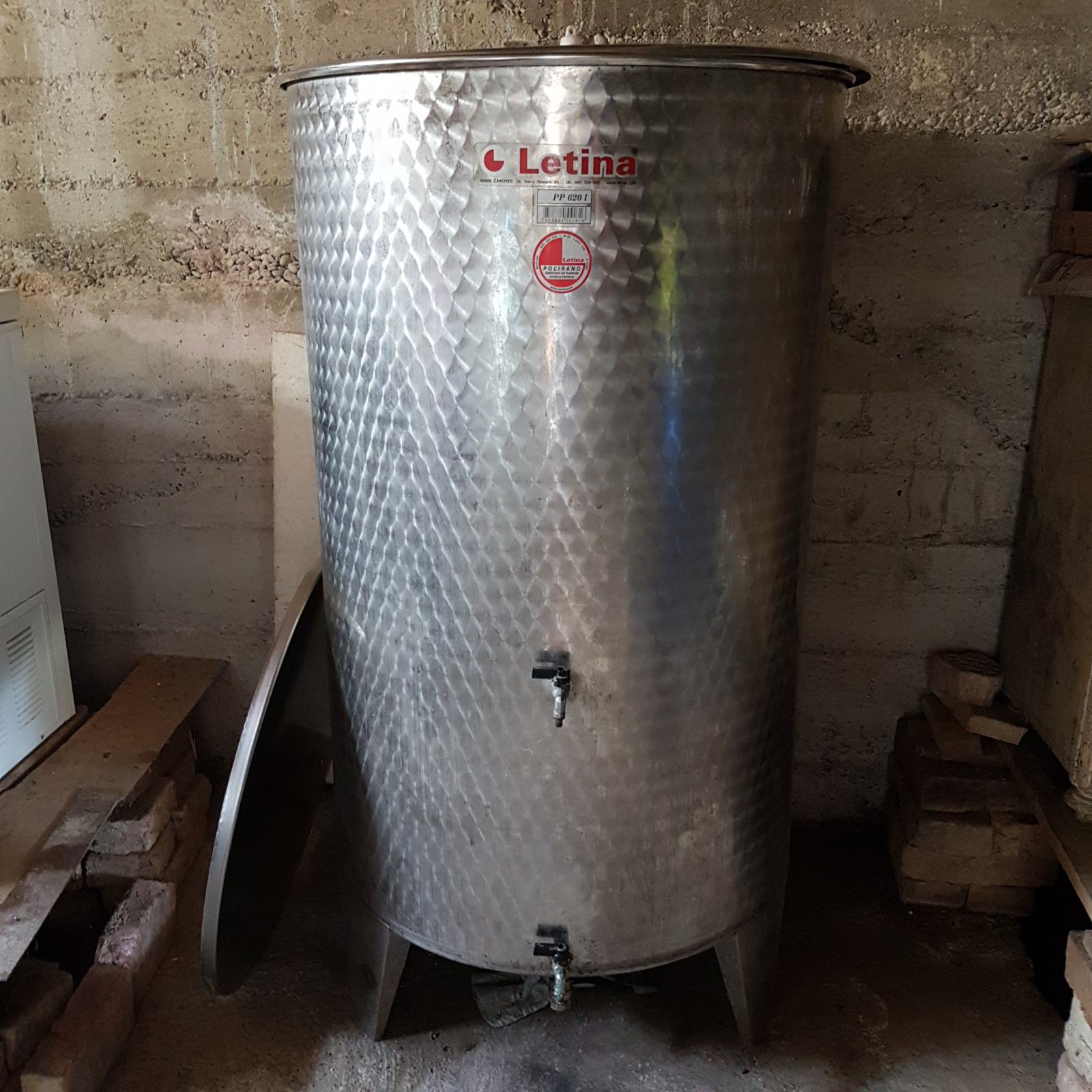 Prodajem inox bačvu - LETINA, 620 litara