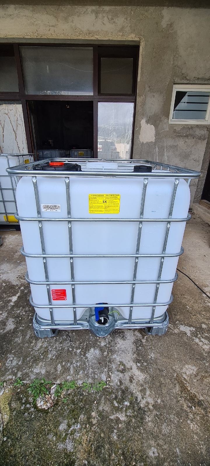 Rezervar spremnik IBC od 1000 litara za vodu i redukcije