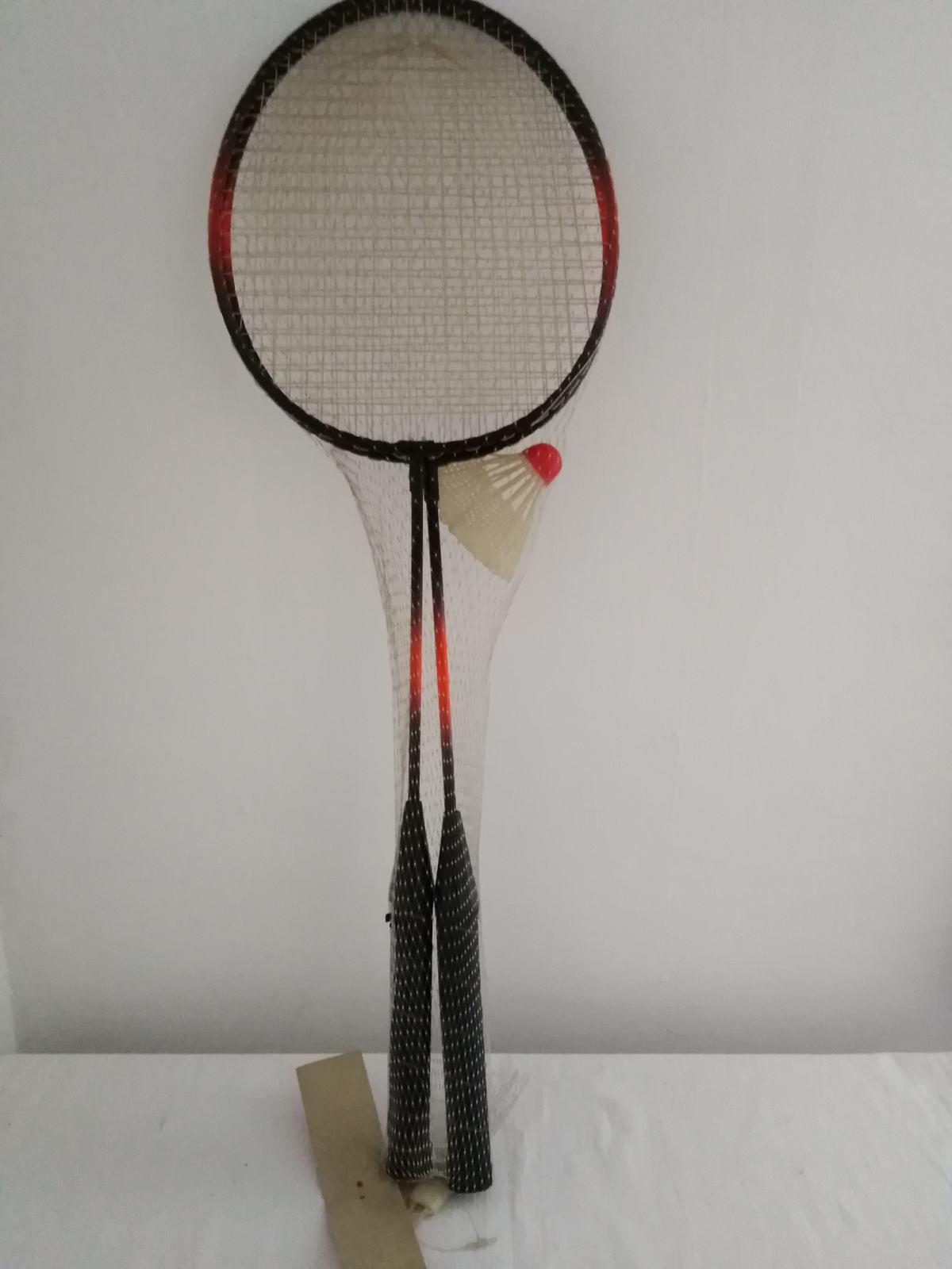 Reketi za badminton i loptica