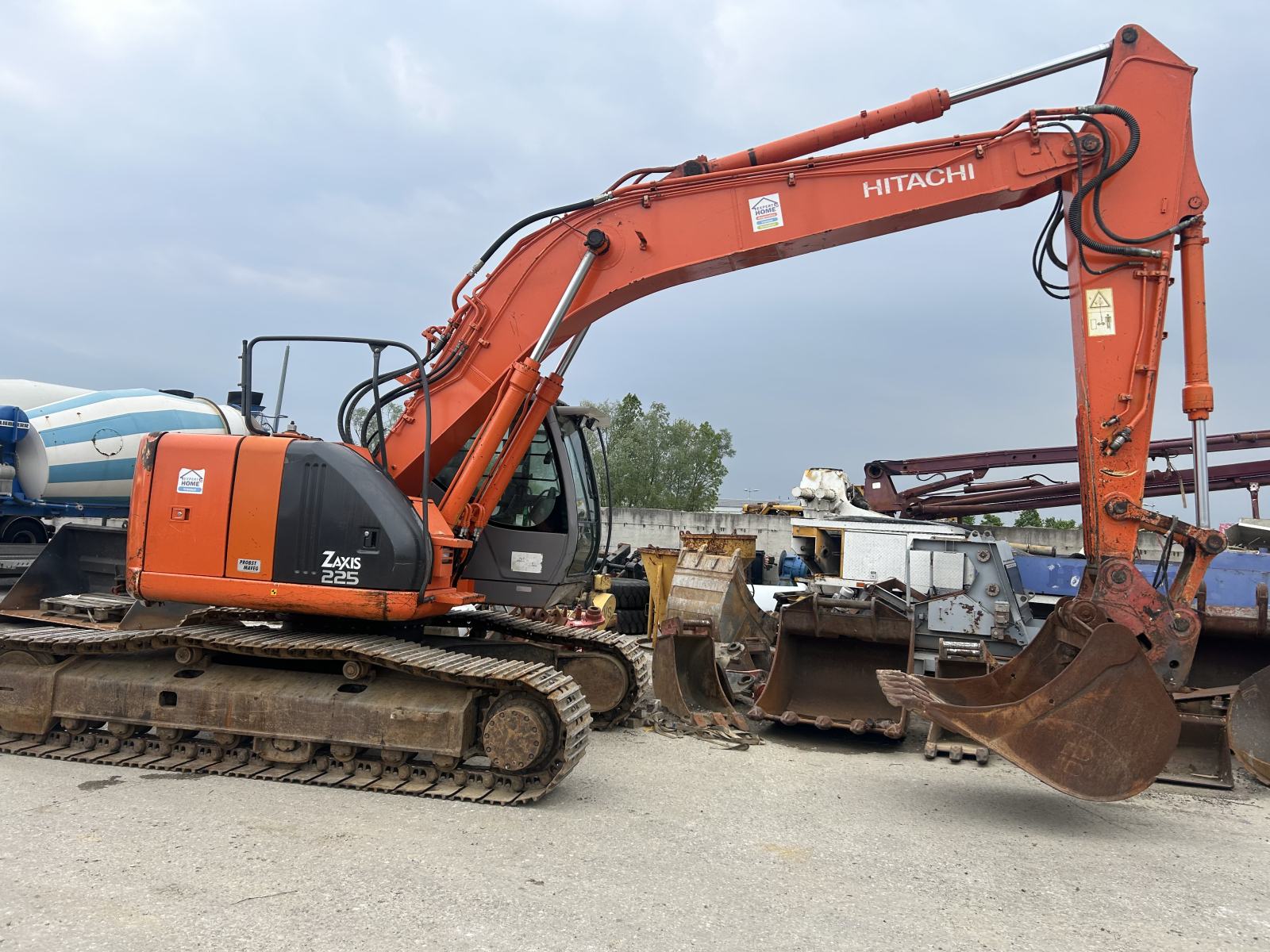 Hitachi 225