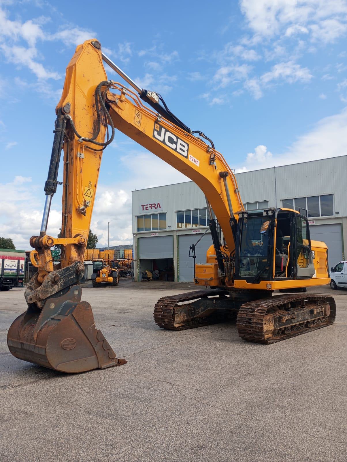 JCB 210X L SV - 2023 - 1945 rs - Najam, Prodaja