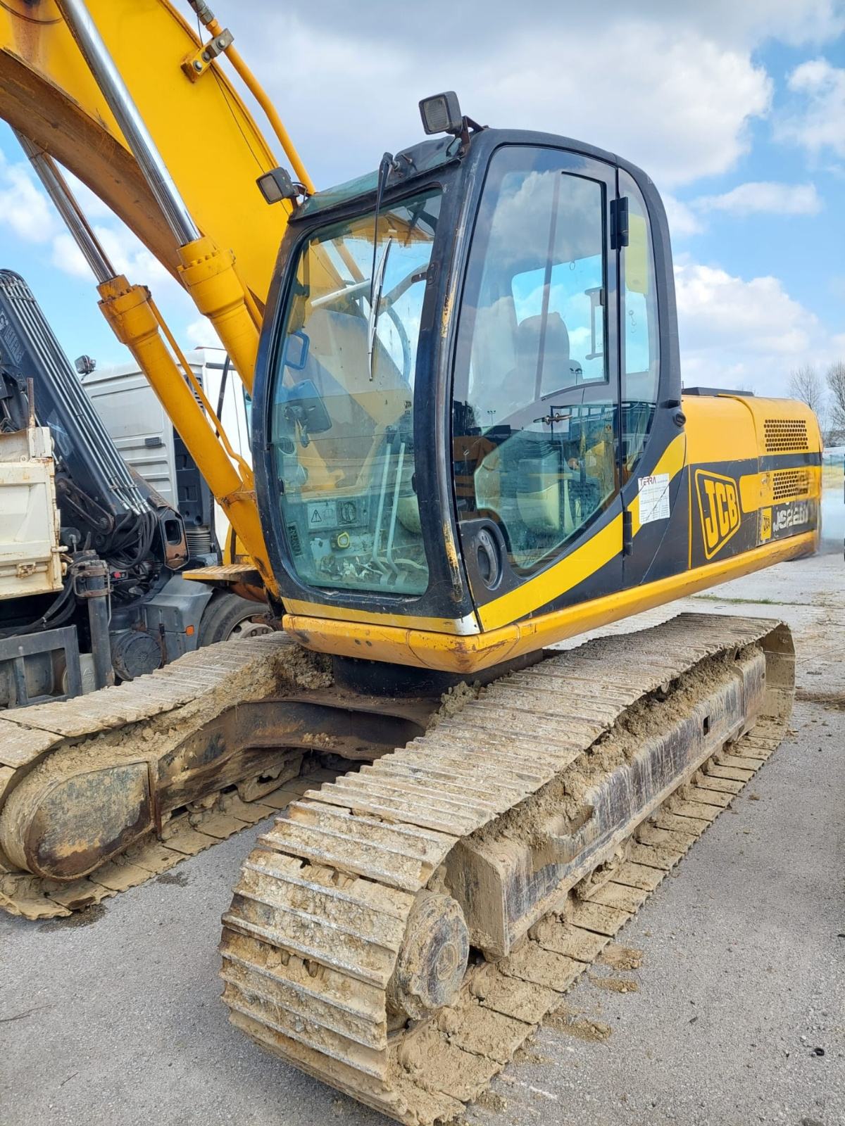 JCB JS220NLC -- 2004 GODINA