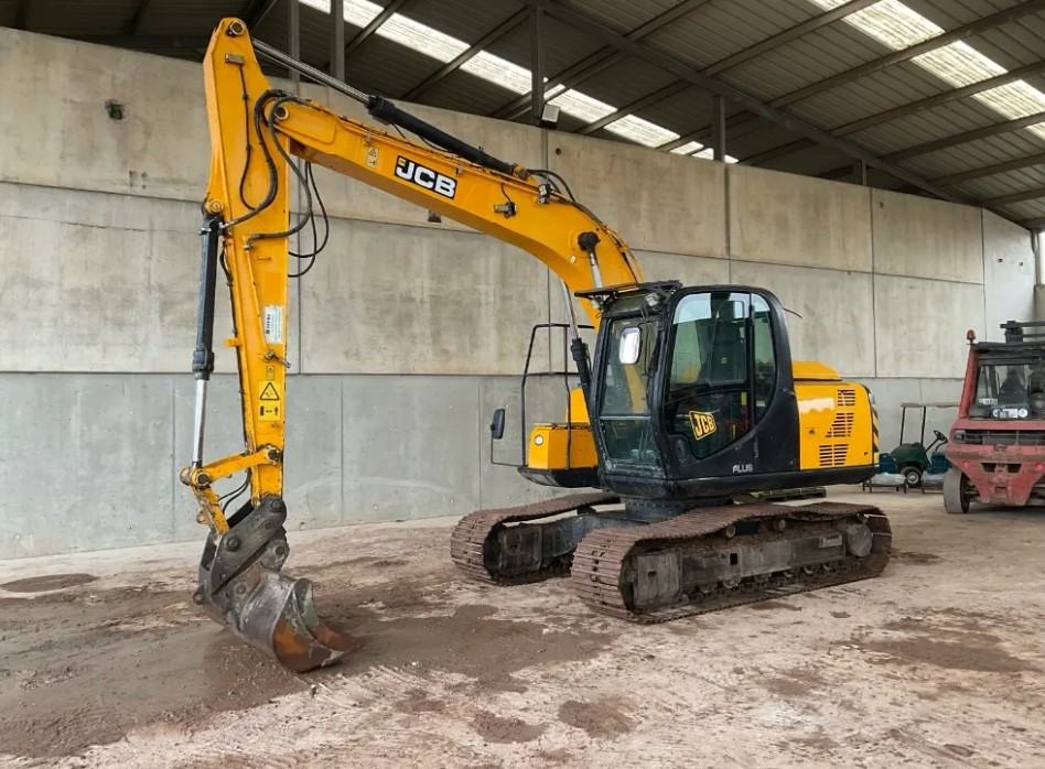 Prodajem bager JCB 130