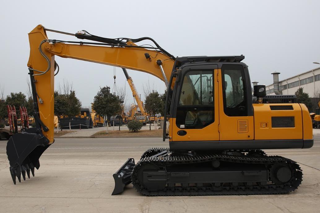 Rovokopač / bager XCMG XE150E, težina 14.800kg