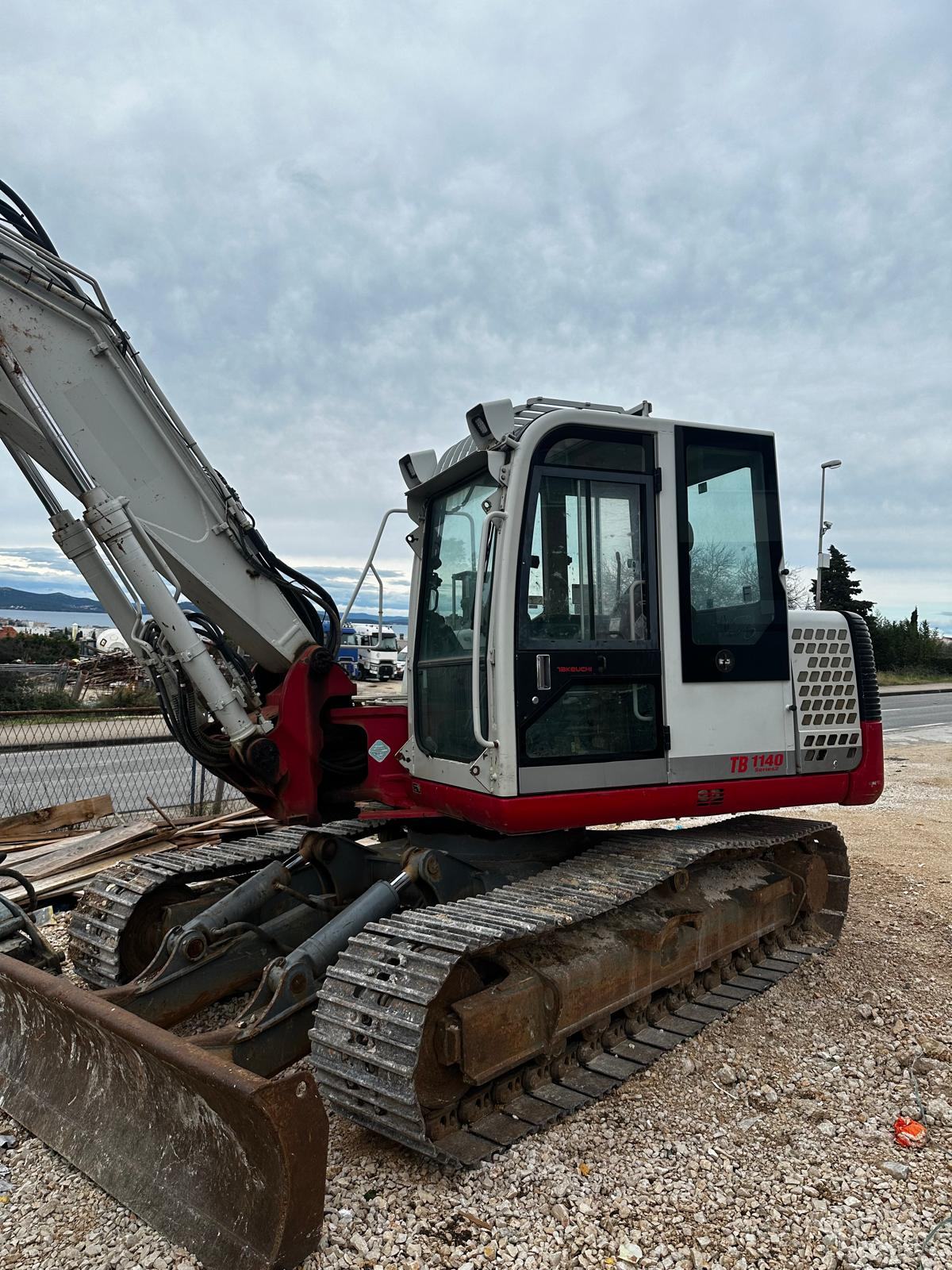 TAKEUCHI 1140