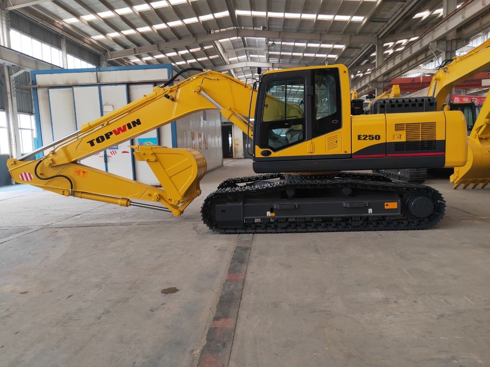 Topwin E250 BAGER GUSJENIČAR*NOVO*GARANCIJA*