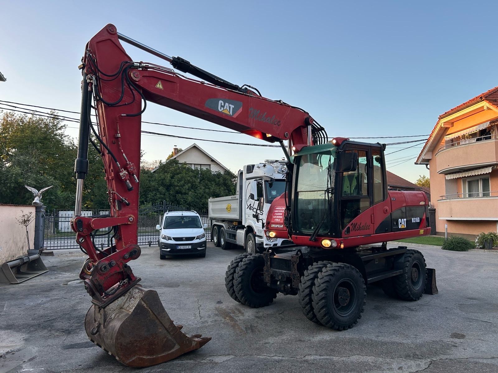 CAT M316D