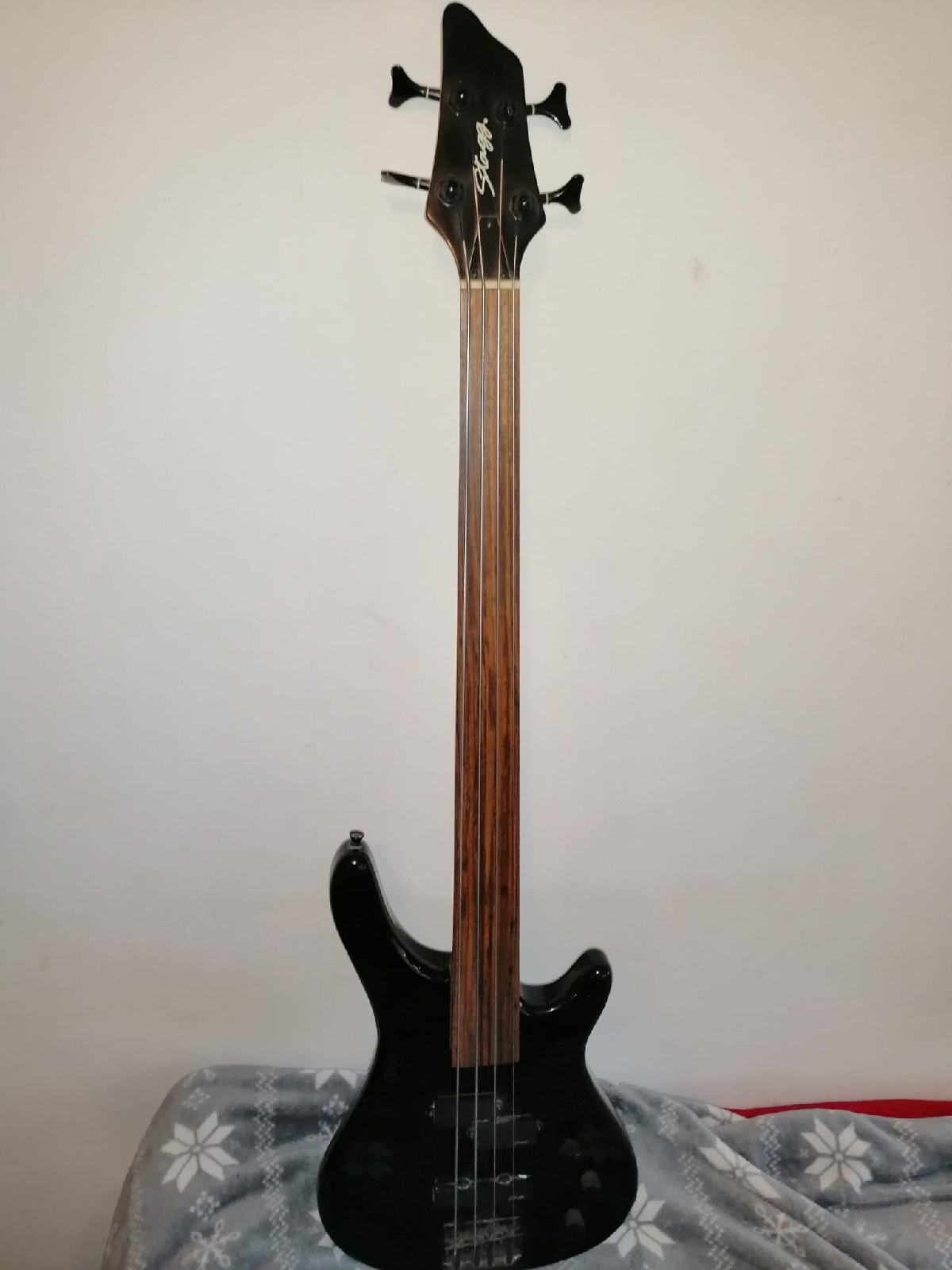 Električna bass gitara Stagg