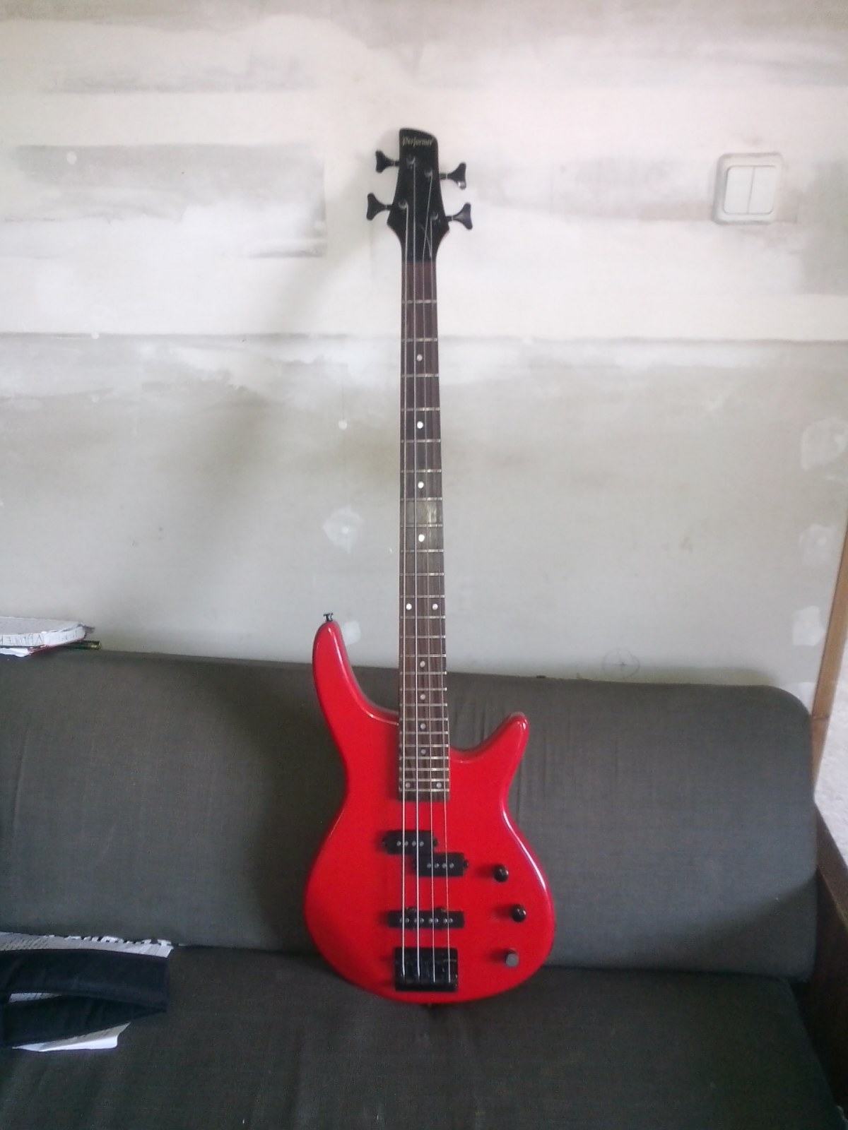 performer bass povoljno