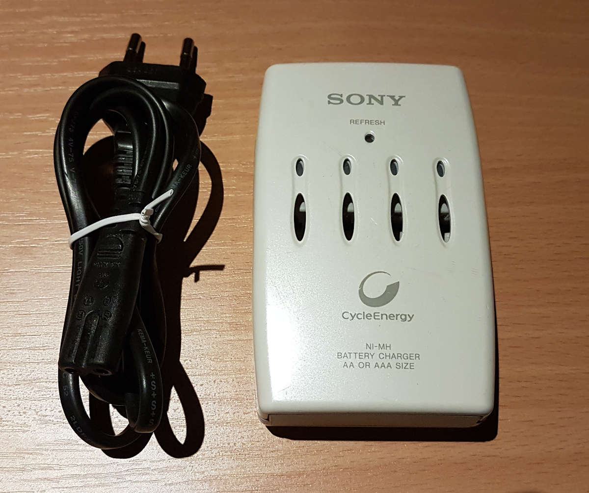 P/M: Sony BCG-34HRE Battery Charger