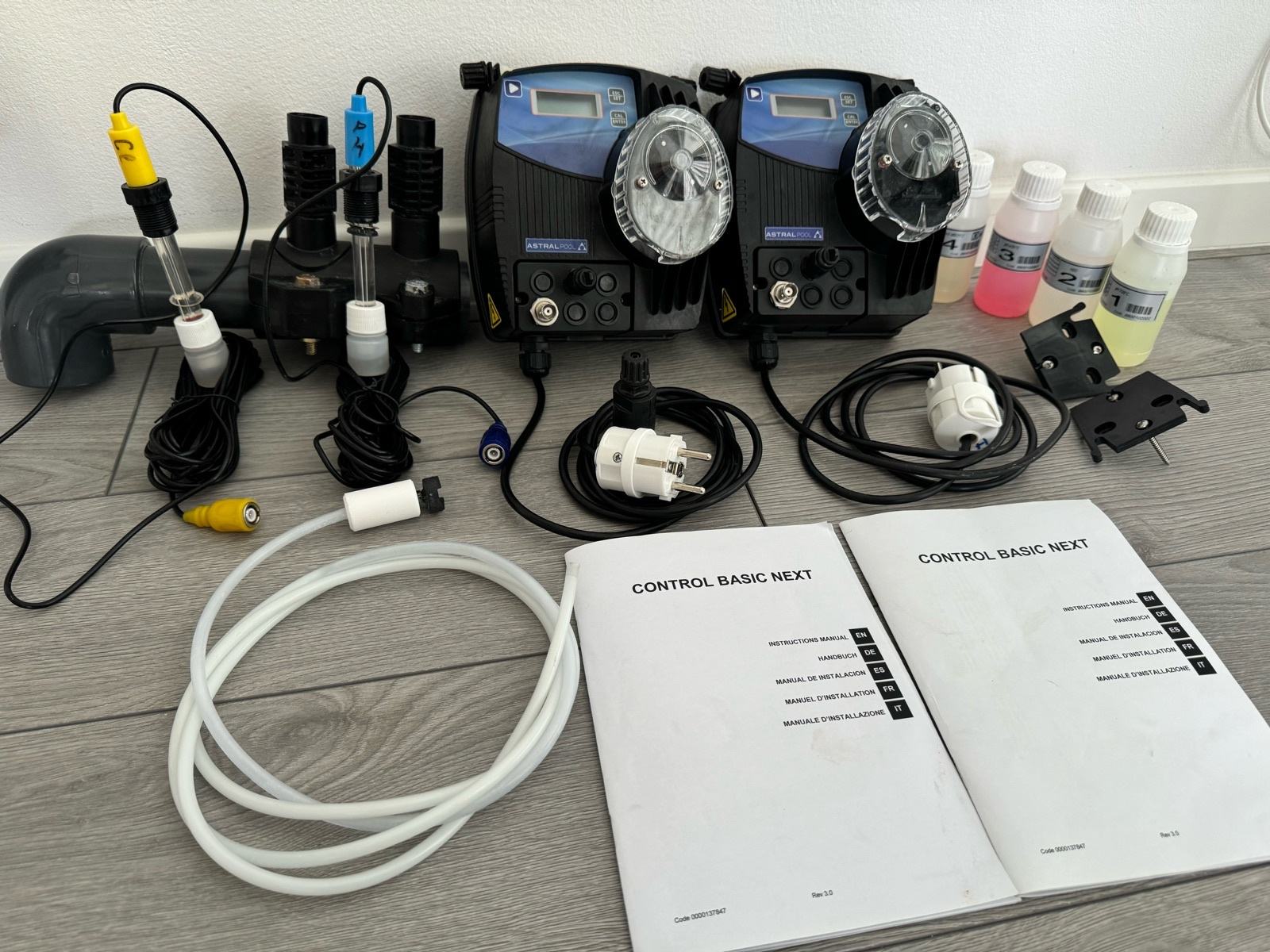 Astral pool automatski dozatori za bazen sa sondama za klor i ph