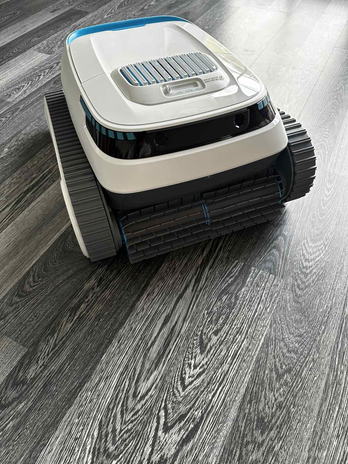 ČISTAČ BAZENA, ROBOT ZA BAZEN NOVO