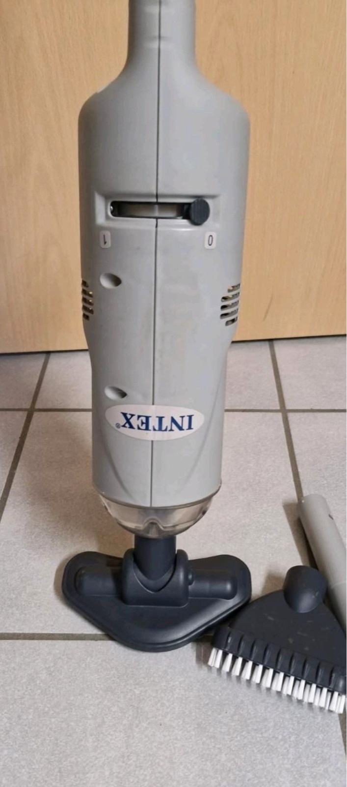 INTEX aku usisivac za bazene