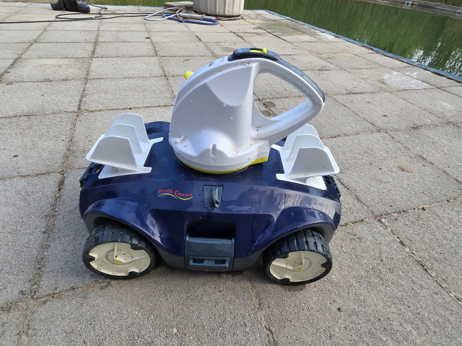 Pool champ robotski cistac bazena