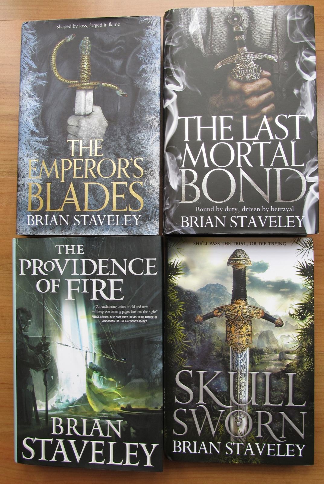 Brian Staveley - Chronicles of the Unhewn Throne (fantasy)