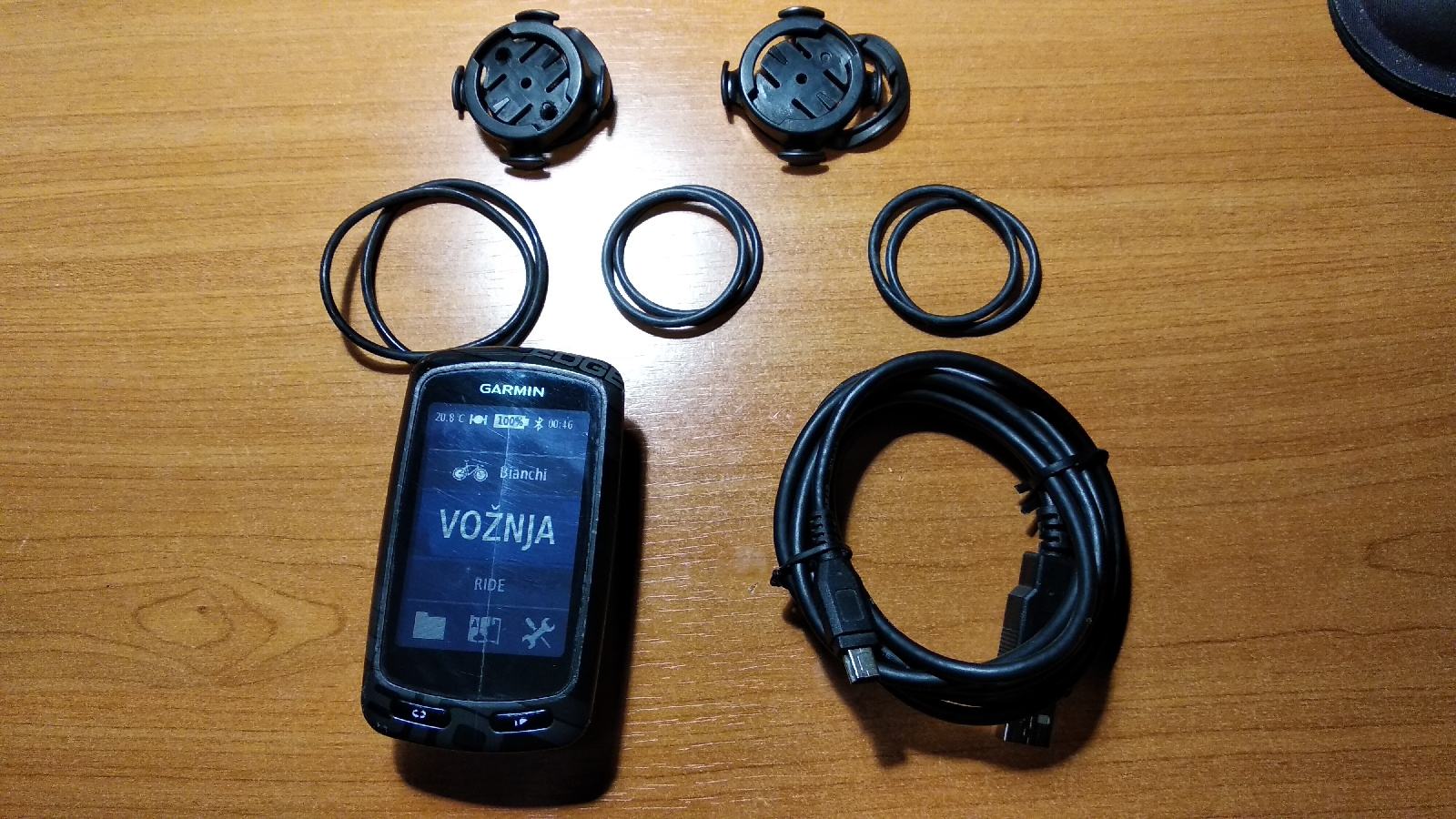 Garmin Edge 810 (napuknuto staklo) s mini SD karticom i kabelom