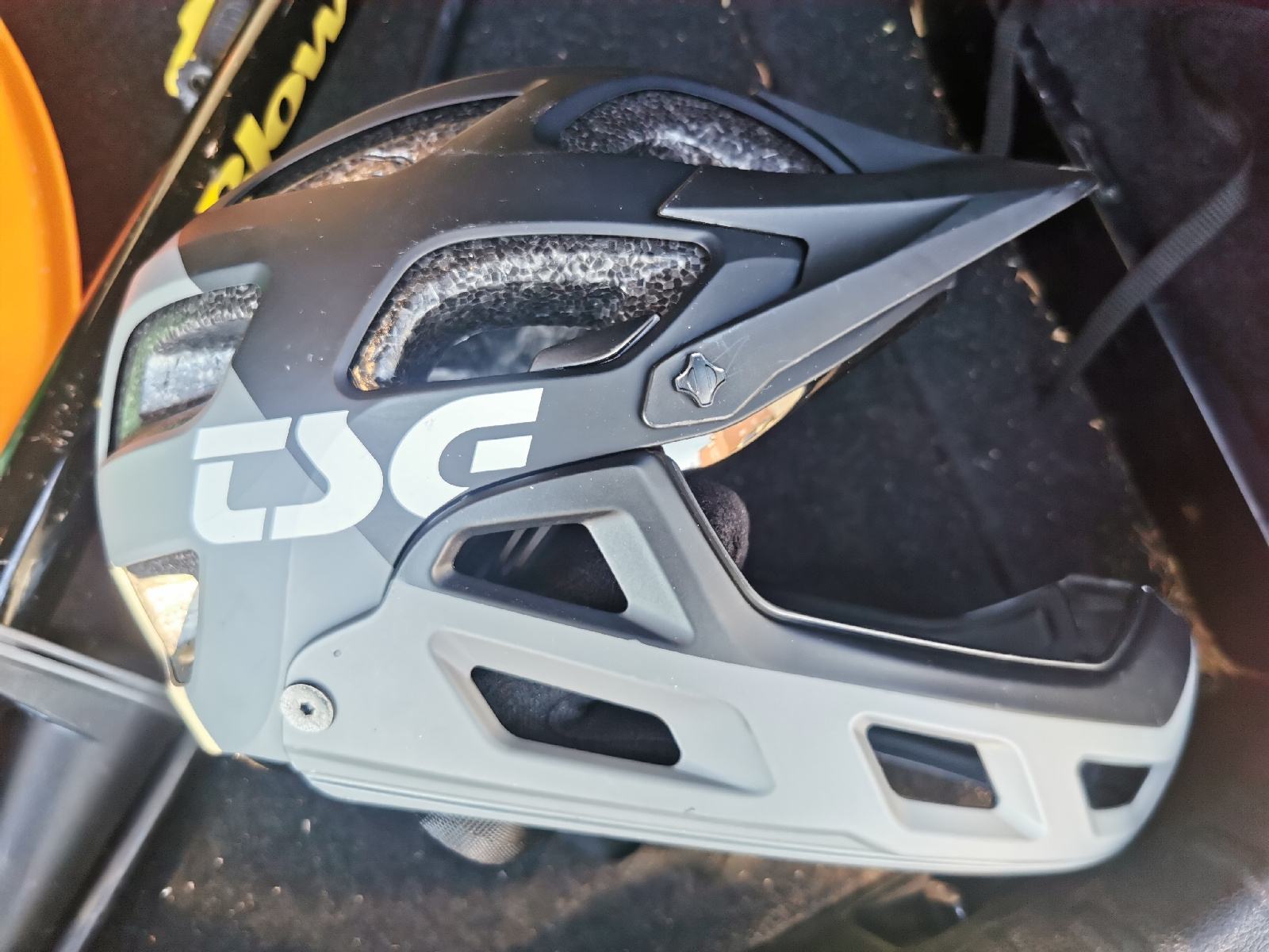 kaciga full face mtb