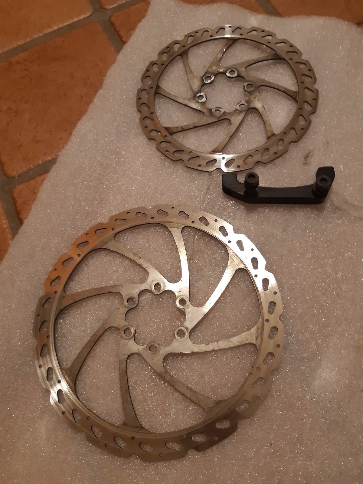 Diskovi 180 i 160, plus adapter