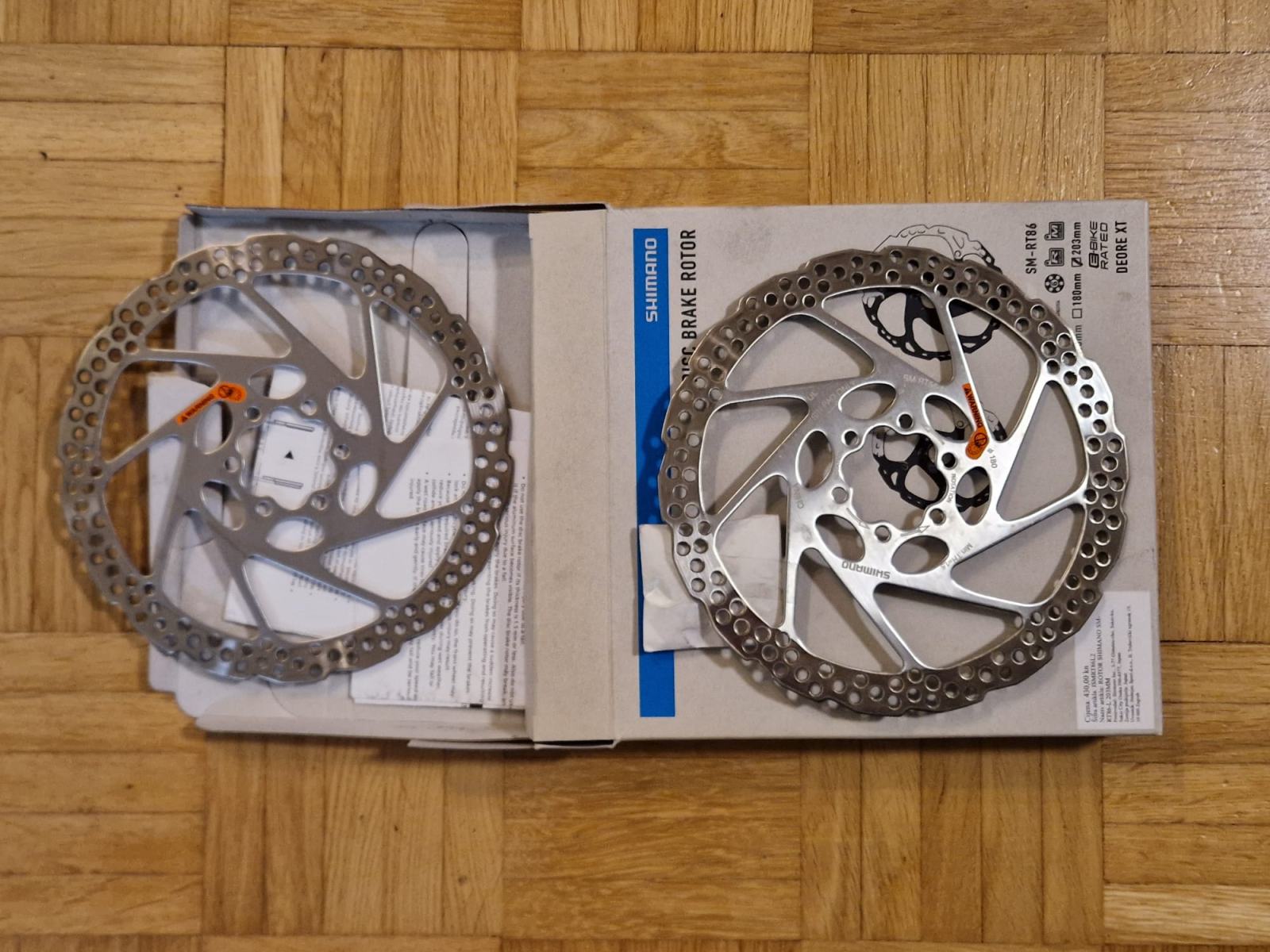 Shimano disc: SM-RT56 (180mm) x2