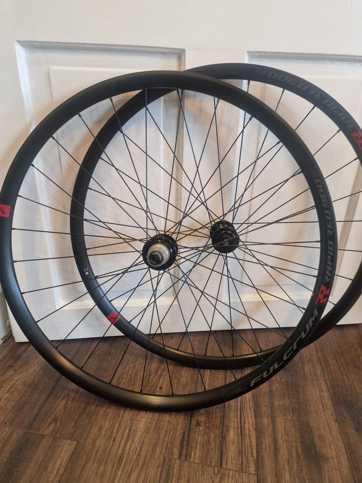 Fulcrum Rapid Red 900 set garvel kotača s gumama Schwalbe g-one r pro