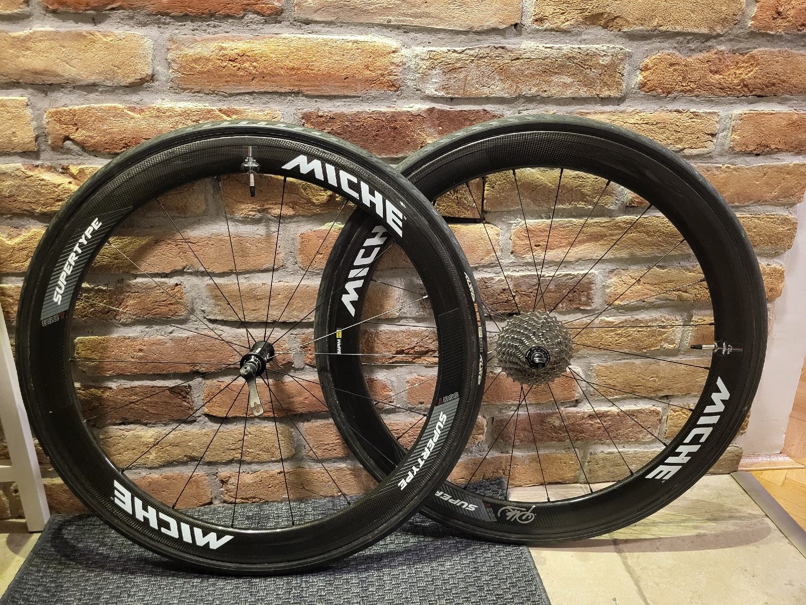 Karbonski kotač MICHE Supertype 550T