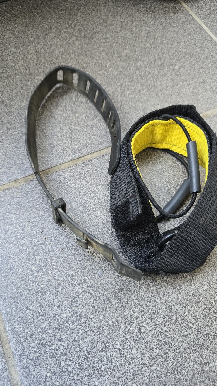 Traka guma za zracnicu/pumpu i alat na ramu