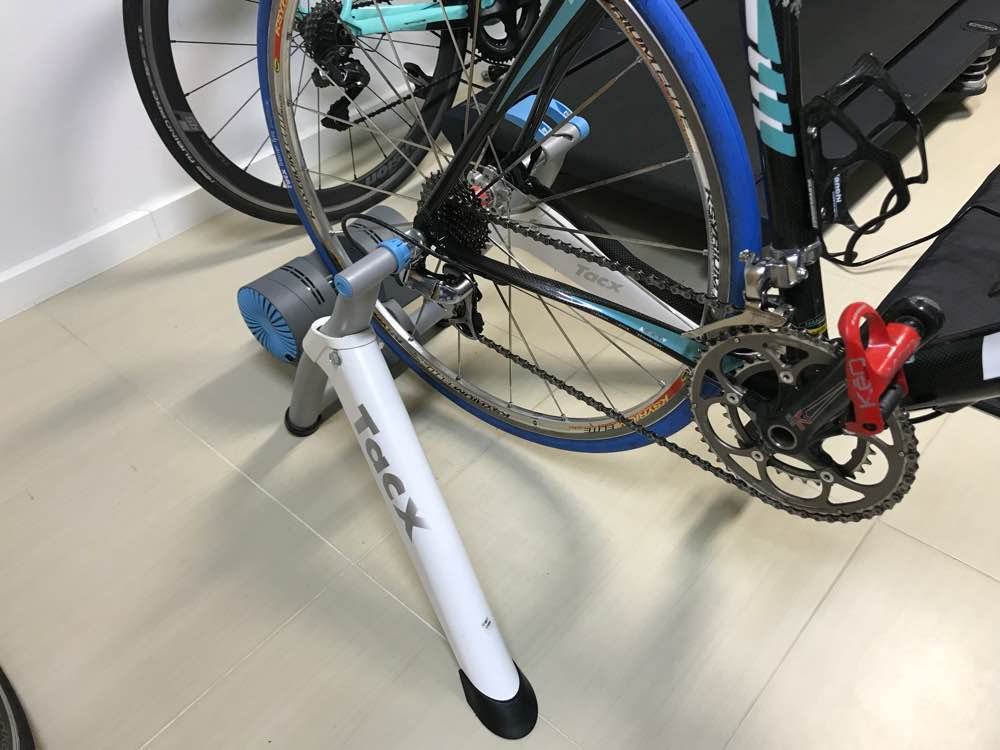 Tacx Vortex Trenažer (Smart Wheel-on Turbo Trainer) s opremom