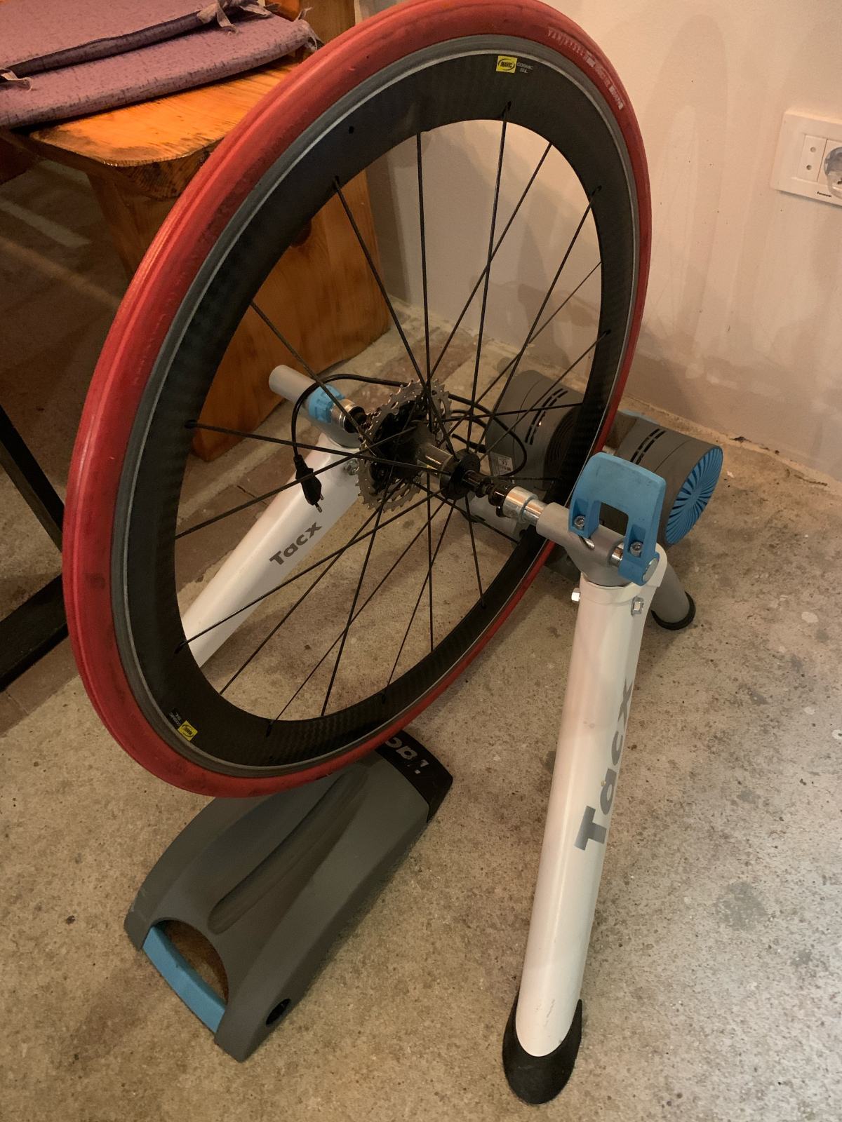 Trenažer Tacx Vortex Smart sa kotačem Mavic Cosmic