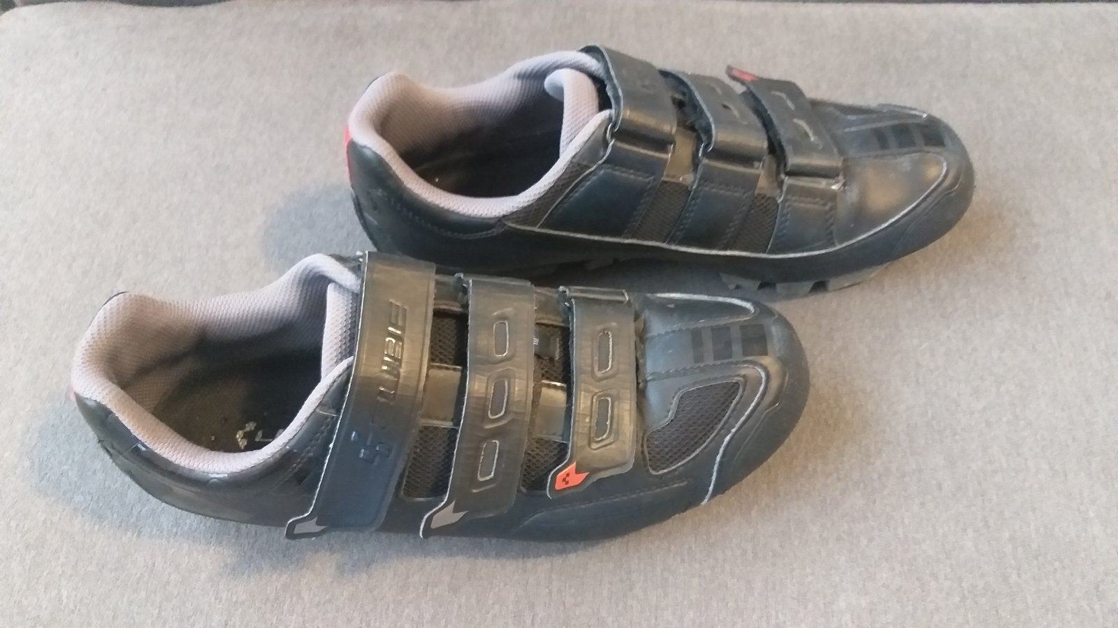 MTB sprinterice CUBE br. 42 (26,5 cm)