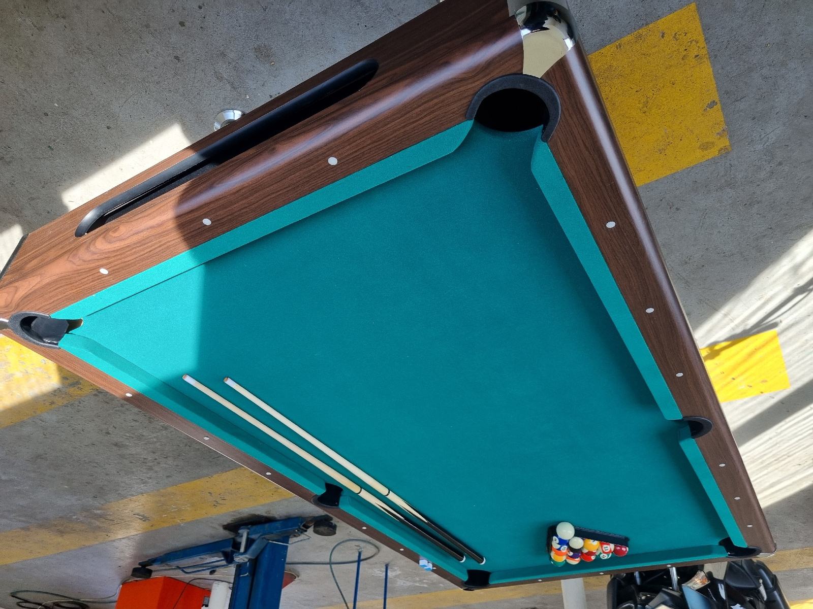 Biljar sa svom opremom