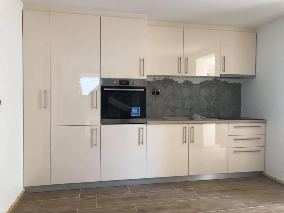 Kuhinja avrilyl visoki sjaj bez krem