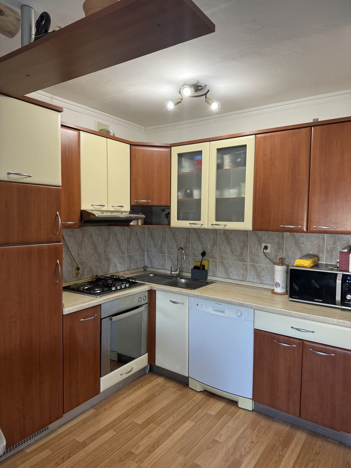 HITNO prodajem kuhinju