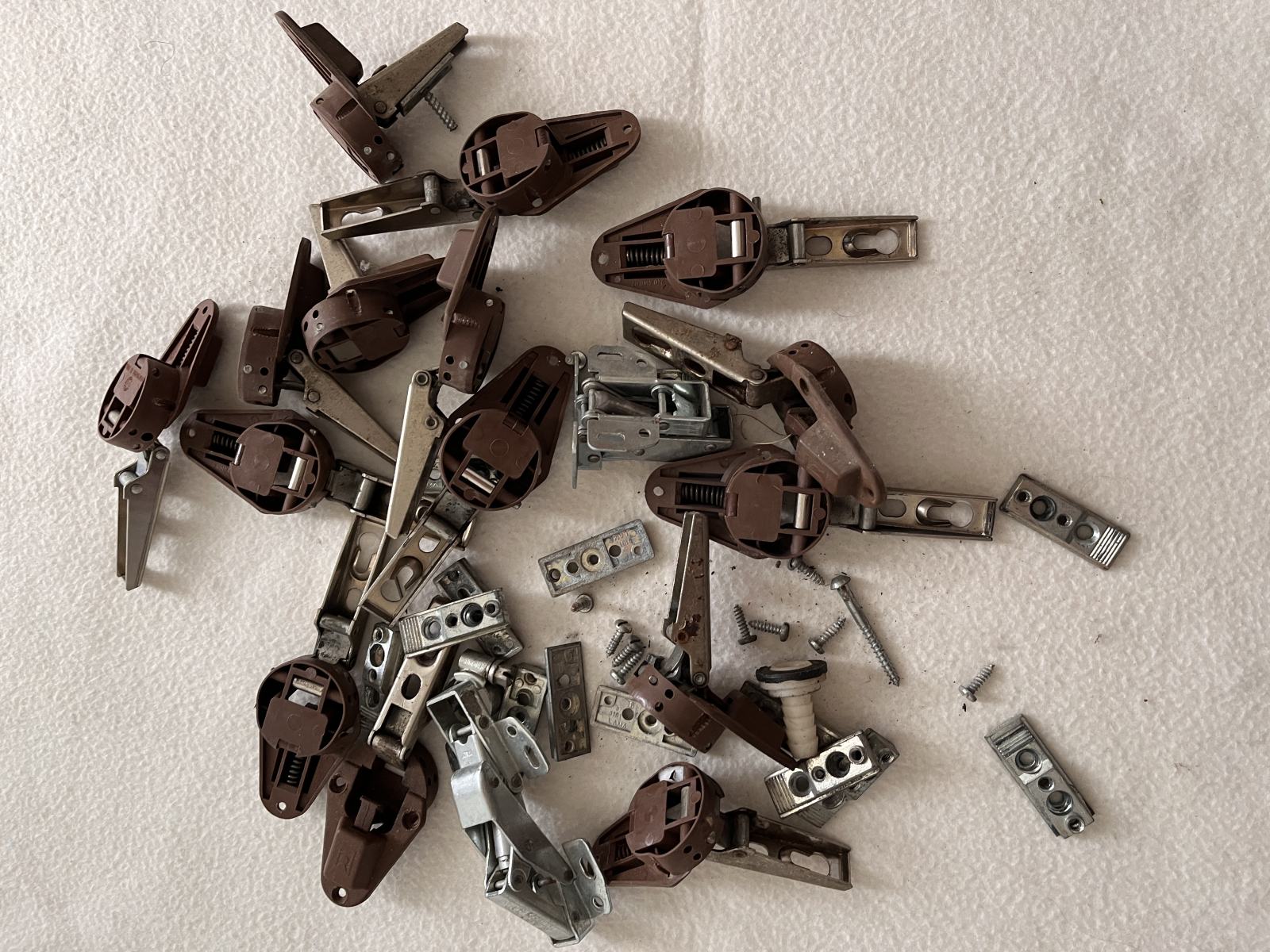 Šarke, okovi za ormare