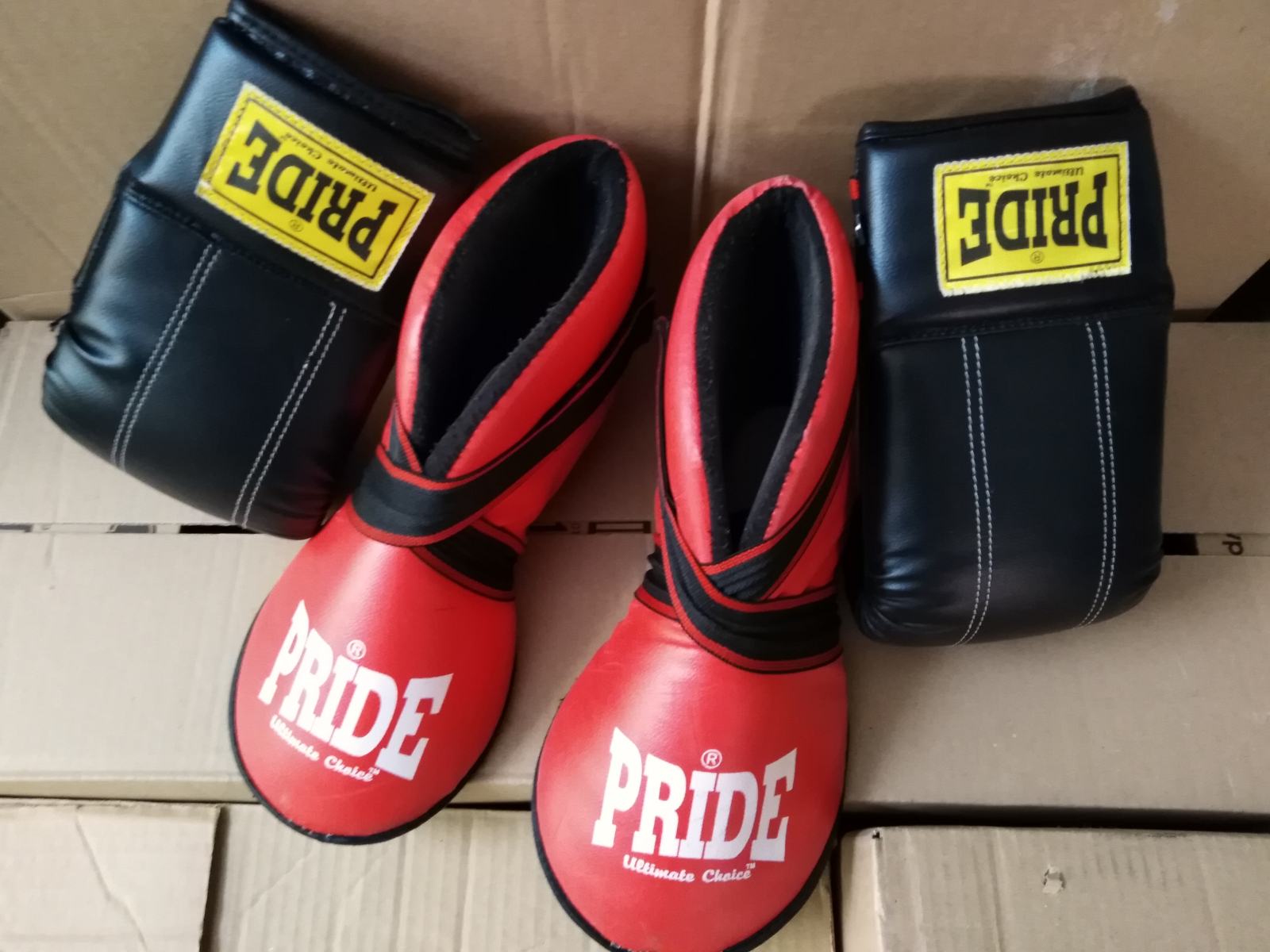 Rukavice Pride i Zaštita za stopala Pride zajedno
