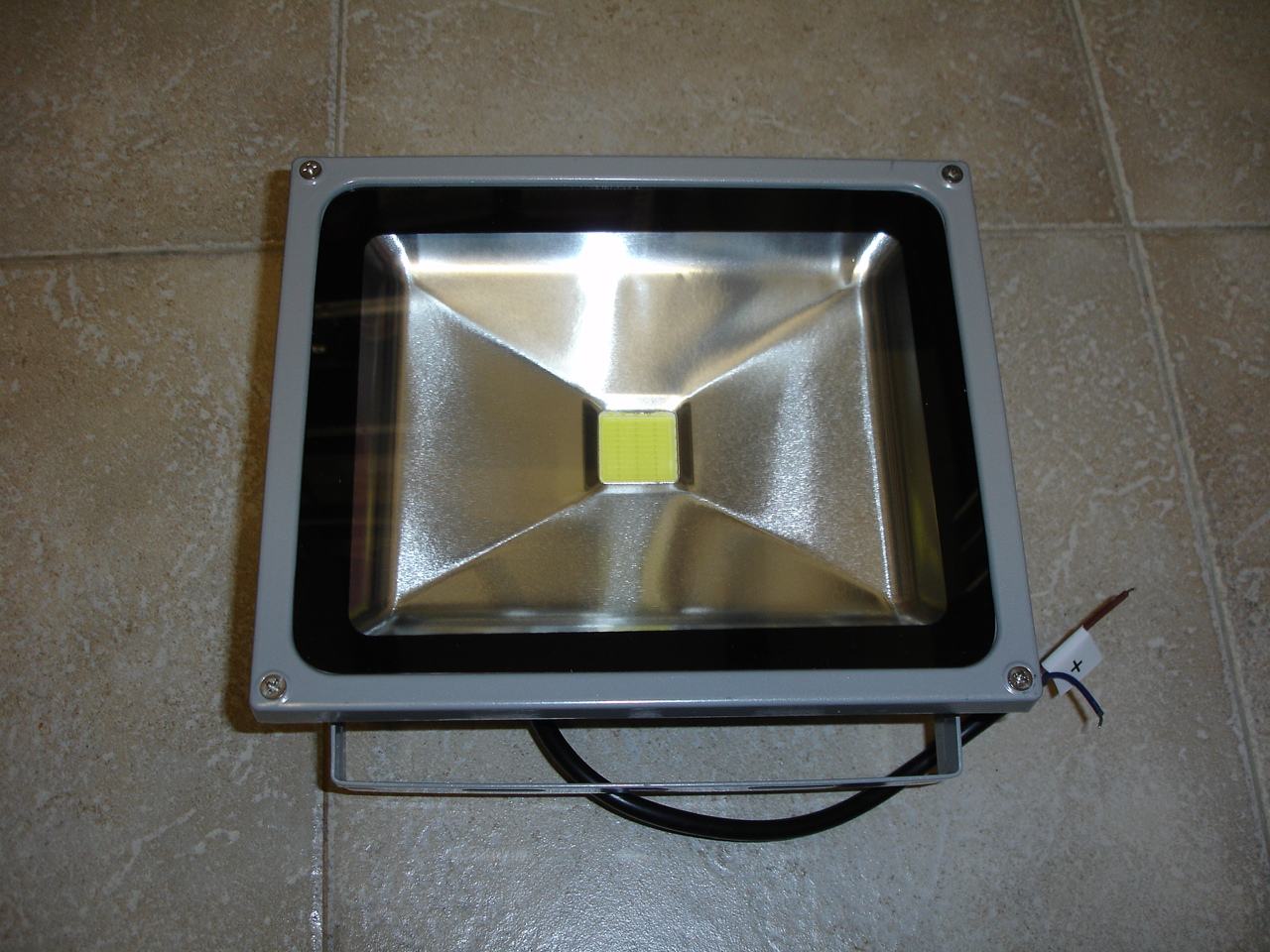 Reflektor “AVC-LED flood light” 12/24 V ***TOTALNA RASPRODAJA***