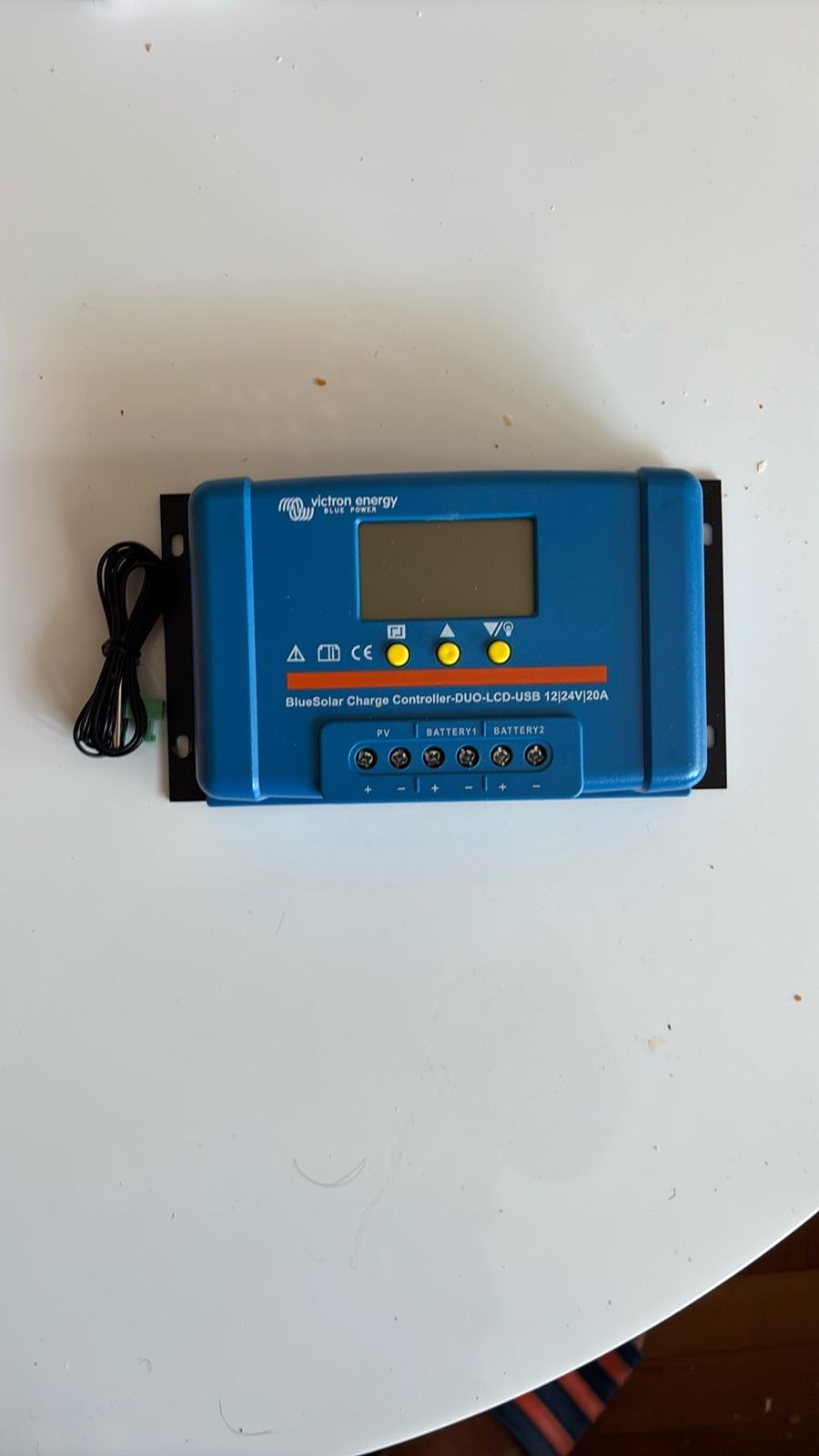 Victron energy regulator pwm duo-lcd&usb12/24 20a