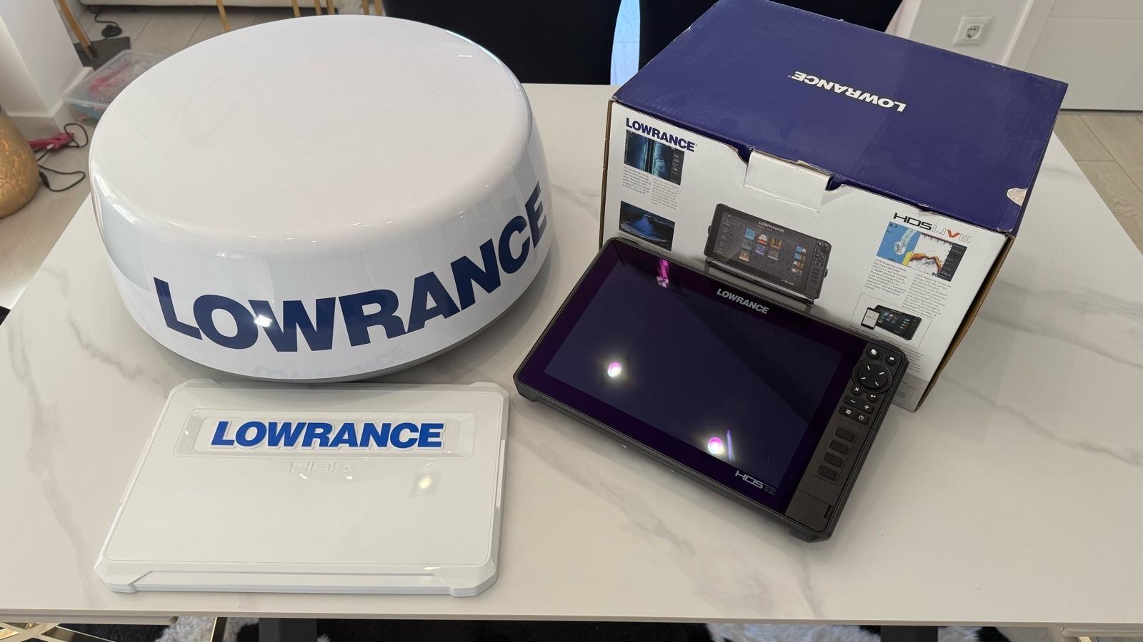 Lowrance HDS 12 live, Halo 20 radar, Navionics, C-map