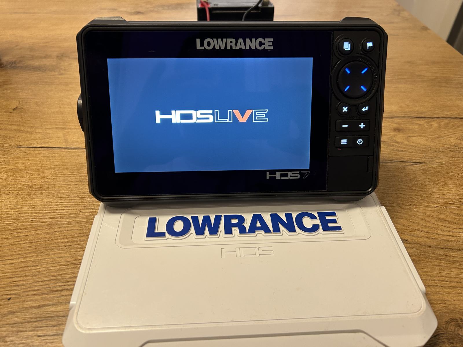 Lowrance HDS Live 7 / Airmar TM150 M / Navionics+
