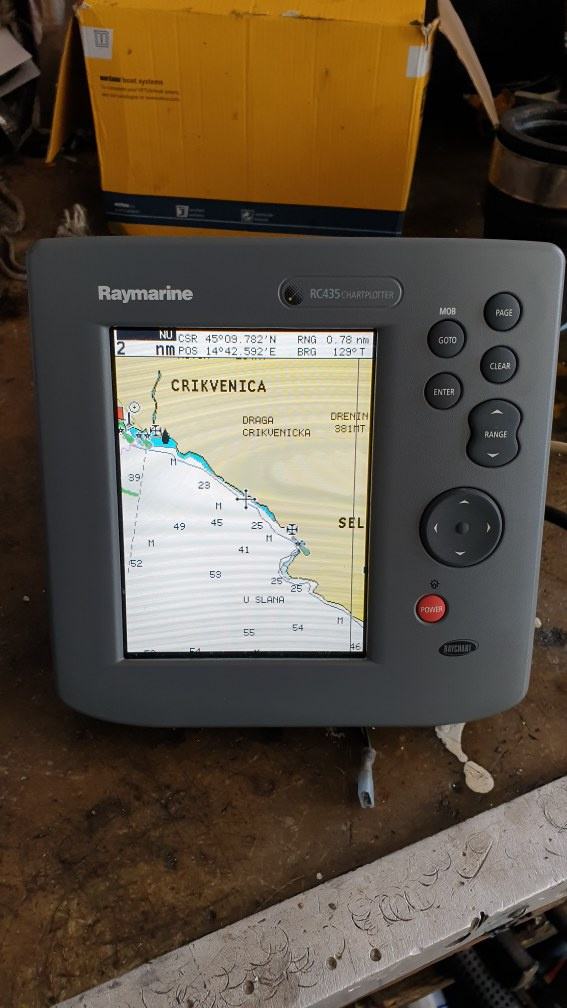 Raymarine rc435 chartplotter